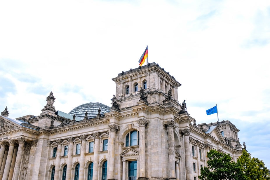 Spedire in Germania: costi, tempi e 5 corrieri locali [2026]
